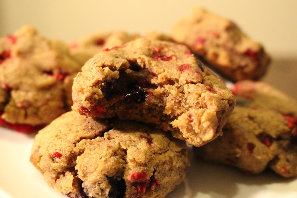 Battle at the Berries Cookies – Salad Grinds and Bean Plants